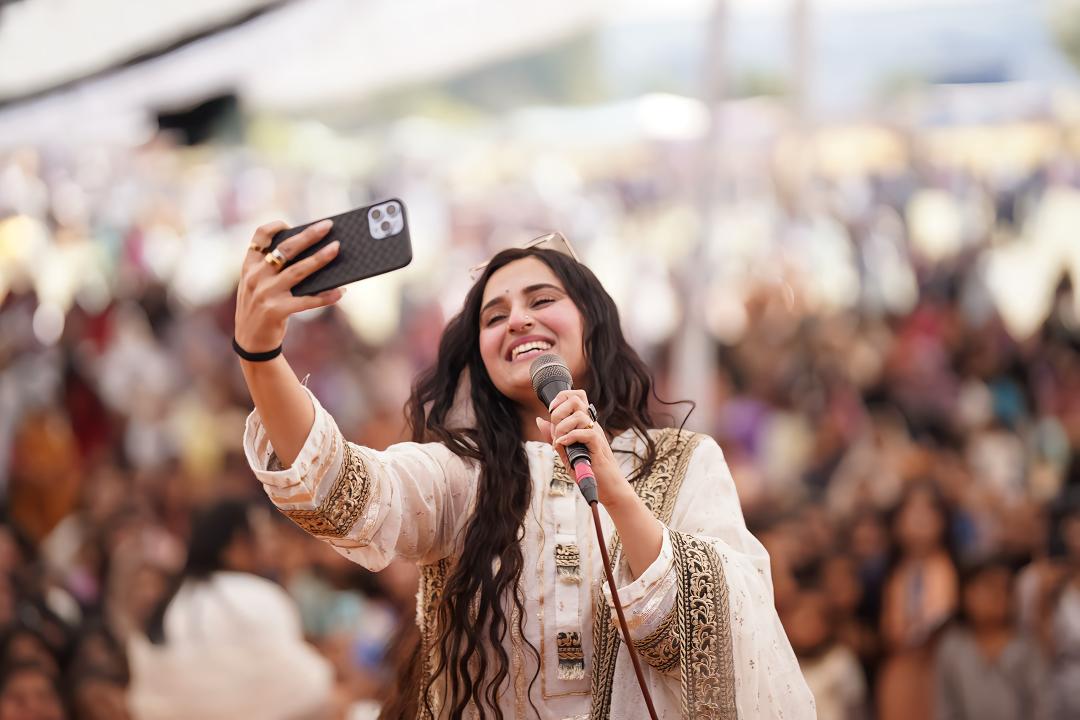 How to Hire Ukasha Gul Ashraf for Weddings in Pakistan