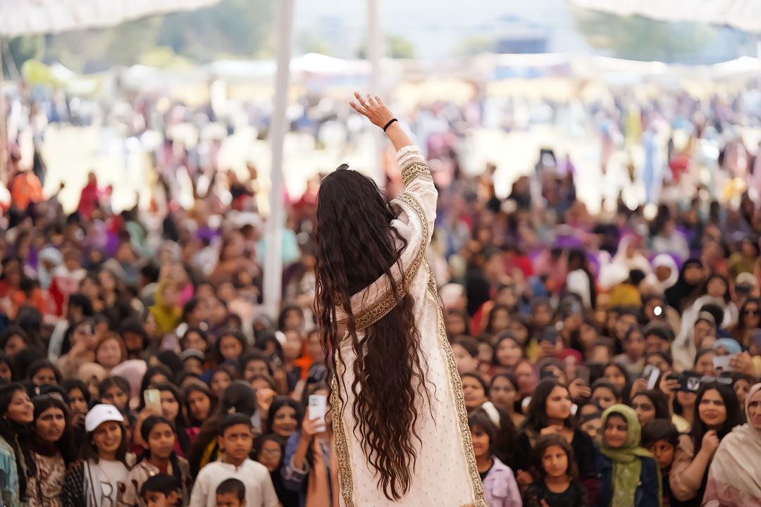How to Hire Ukasha Gul Ashraf for Weddings in Pakistan