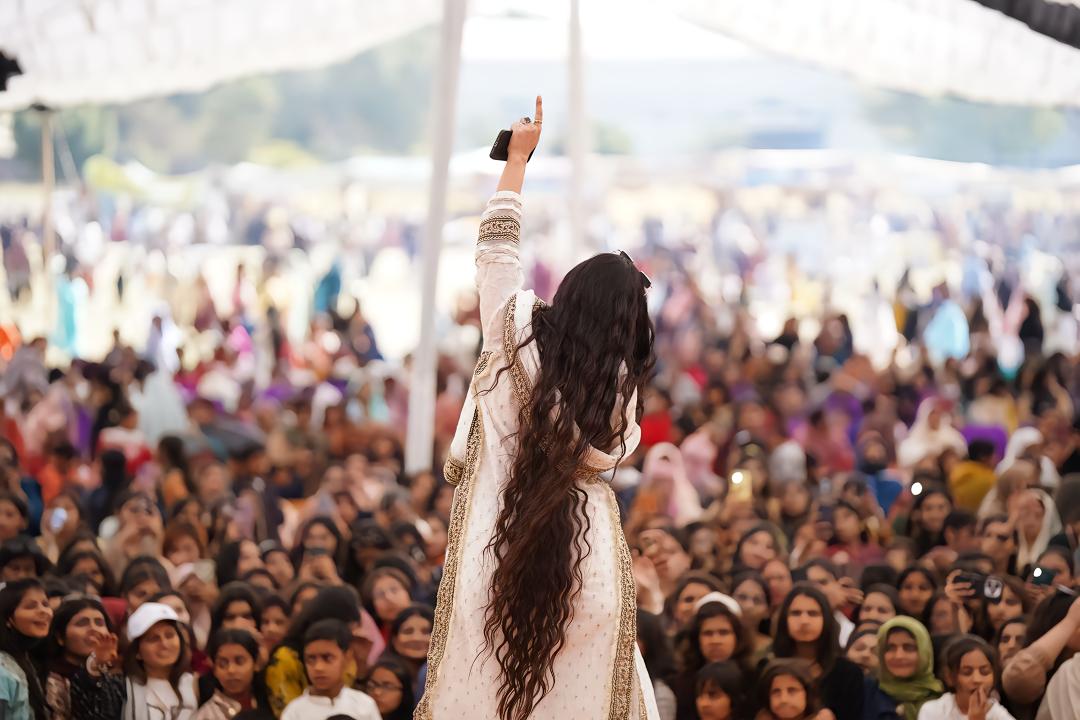 How to Hire Ukasha Gul Ashraf for Weddings in Pakistan