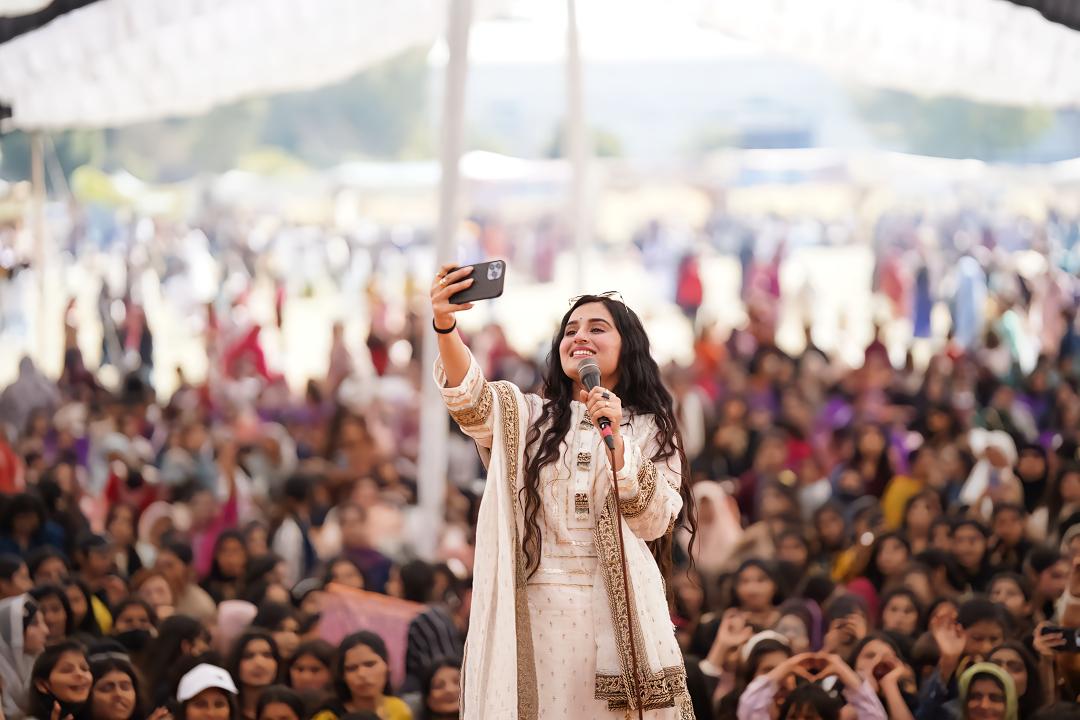 How to Hire Ukasha Gul Ashraf for Weddings in Pakistan