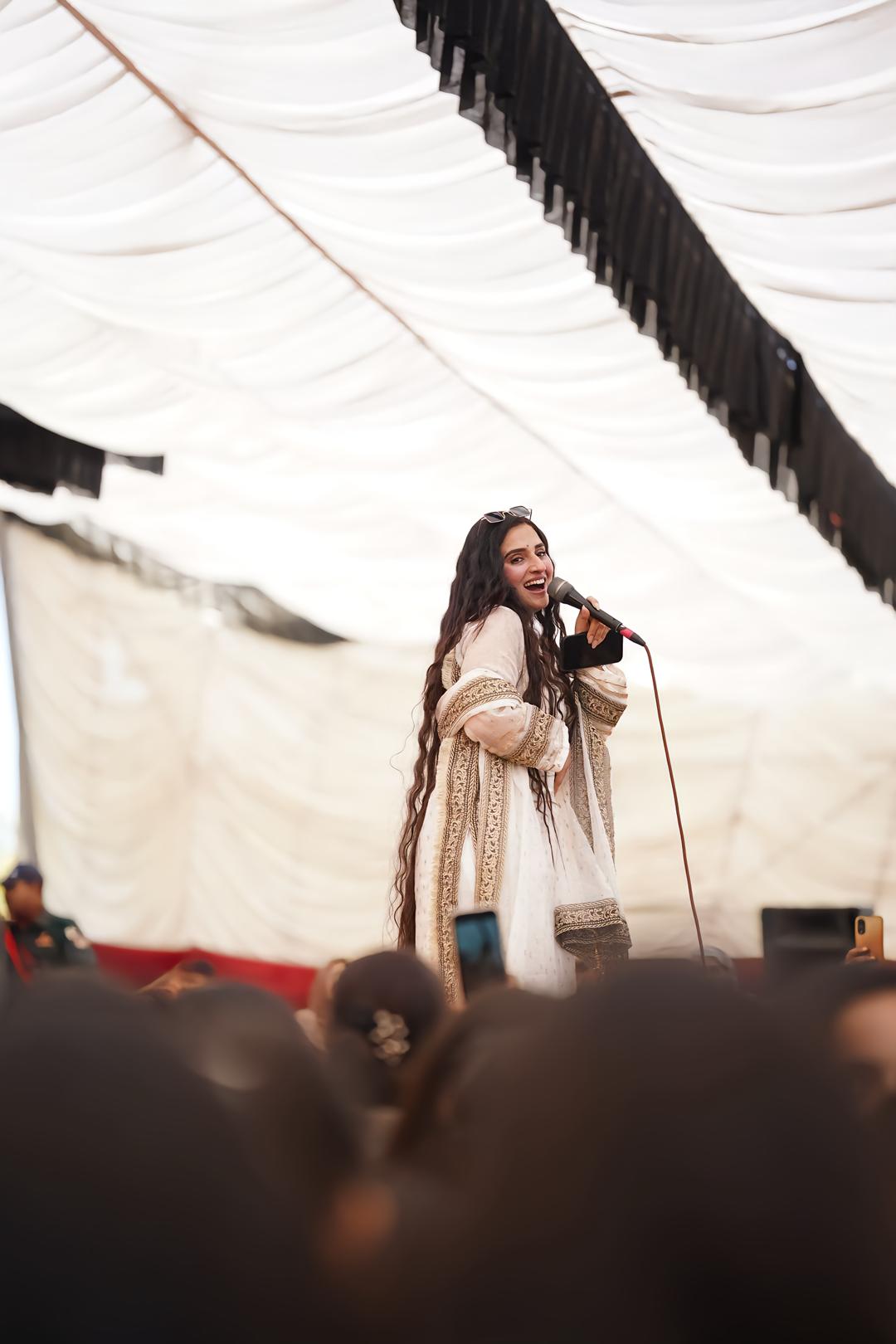 How to Hire Ukasha Gul Ashraf for Weddings in Pakistan