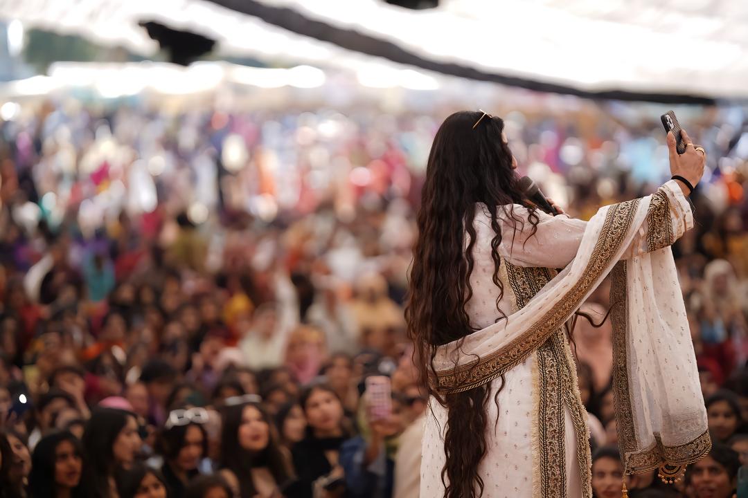 How to Hire Ukasha Gul Ashraf for Weddings in Pakistan