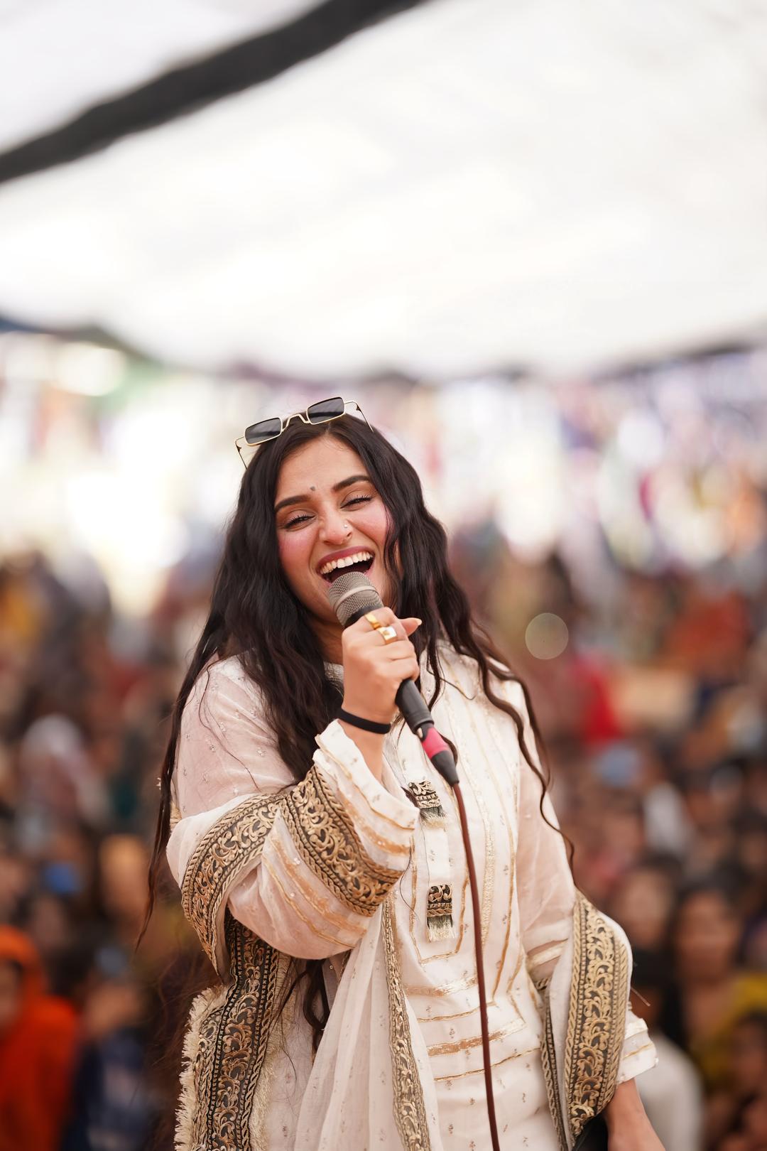 How to Hire Ukasha Gul Ashraf for Weddings in Pakistan