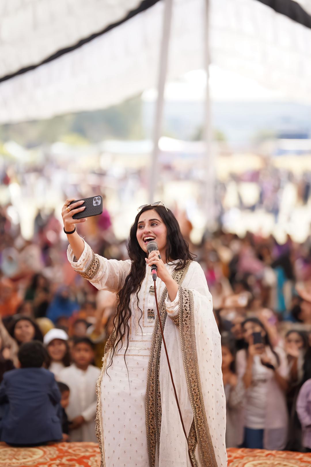 How to Hire Ukasha Gul Ashraf for Weddings in Pakistan